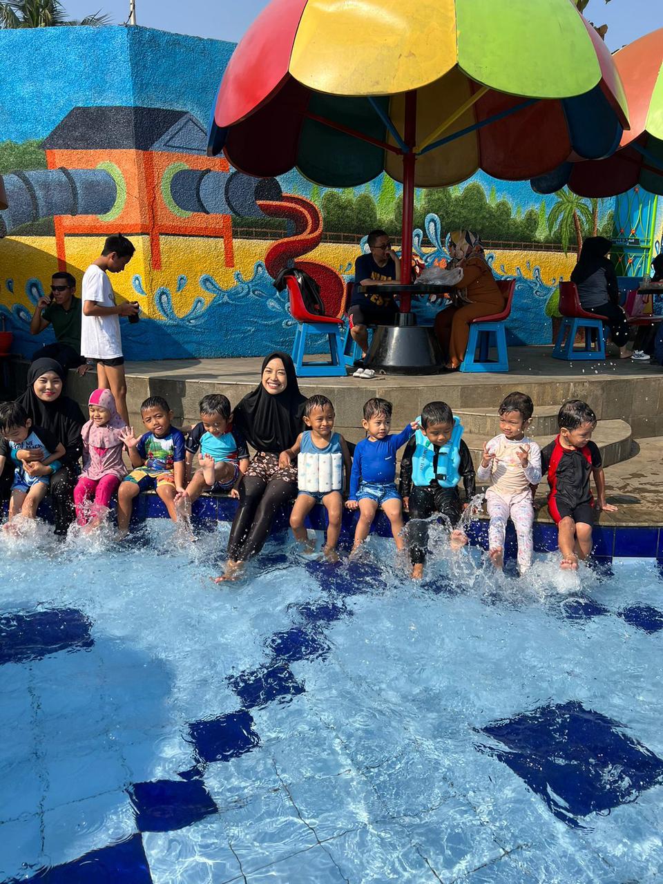 Keseruan Anak-anak KB TK LAB SCHOOL FIP UMJ Dalam Kegiatan Renang ...