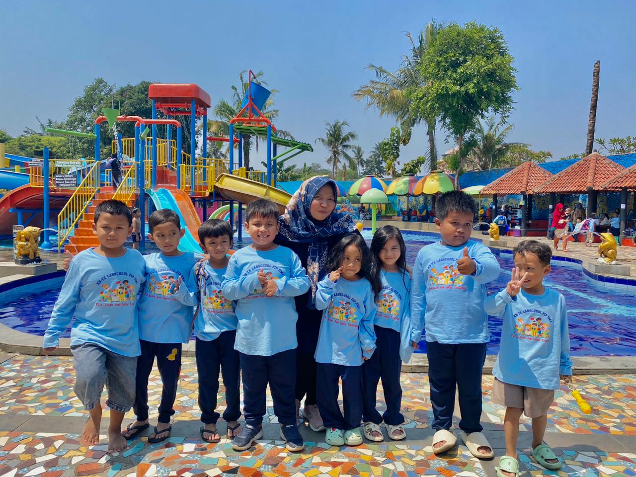 Keseruan Anak-anak KB TK LAB SCHOOL FIP UMJ Dalam Kegiatan Renang ...