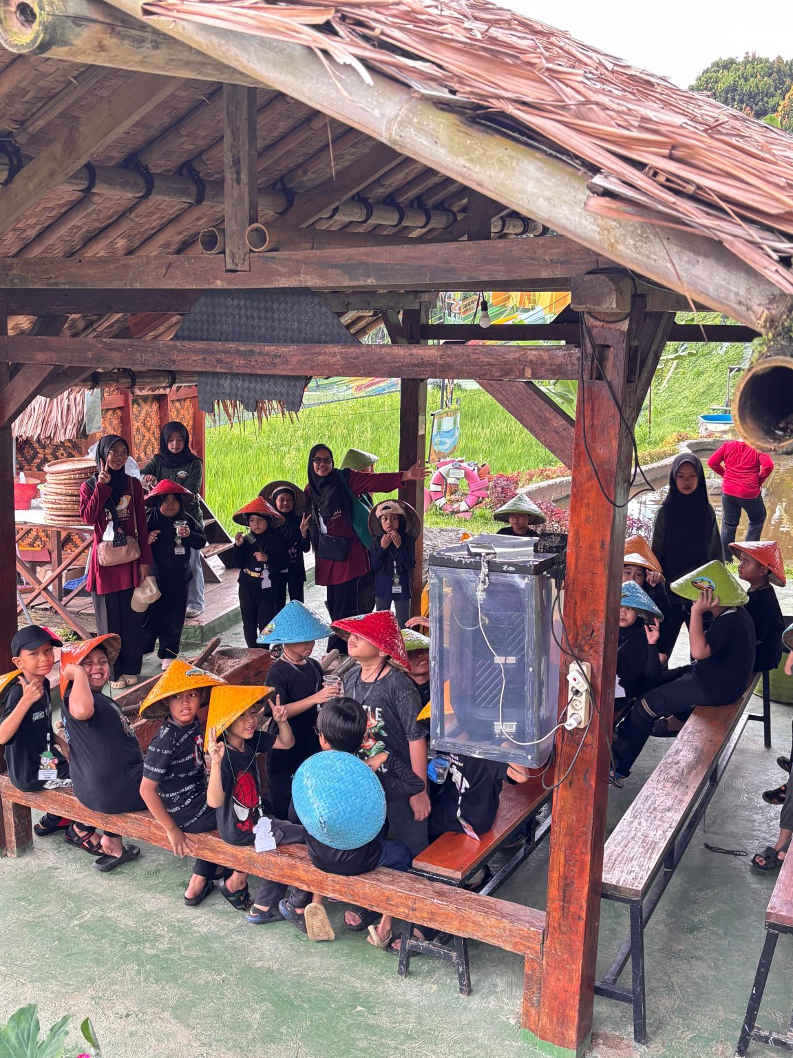 Explore , Learn , And Grow Dalam Kegiatan Outbound SD LAB SCHOOL FIP ...
